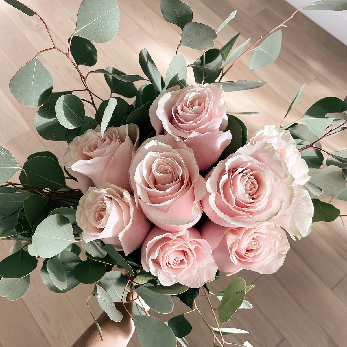 Bouquet - Roses Roses & Eucalyptus – Rita Fleuriste St-Hyacinthe